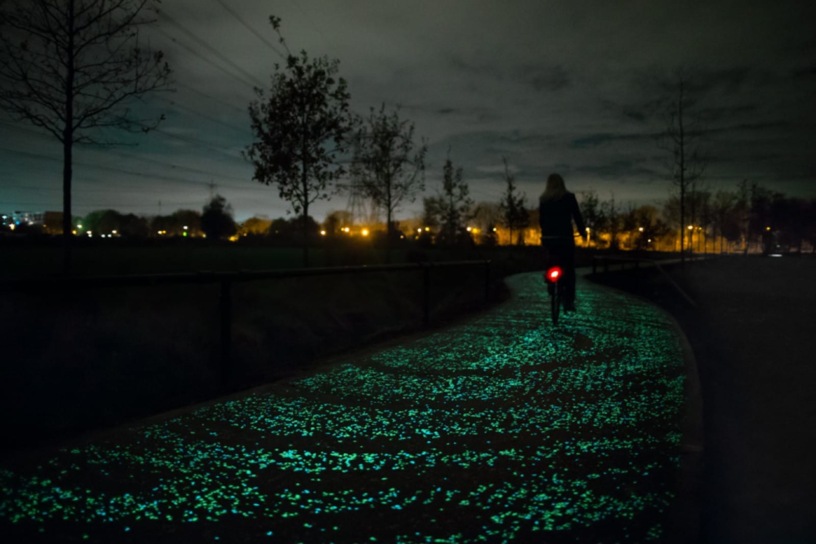 Dutch Designer Creates Gorgeous Bike Path That is Powered in a Way That ...