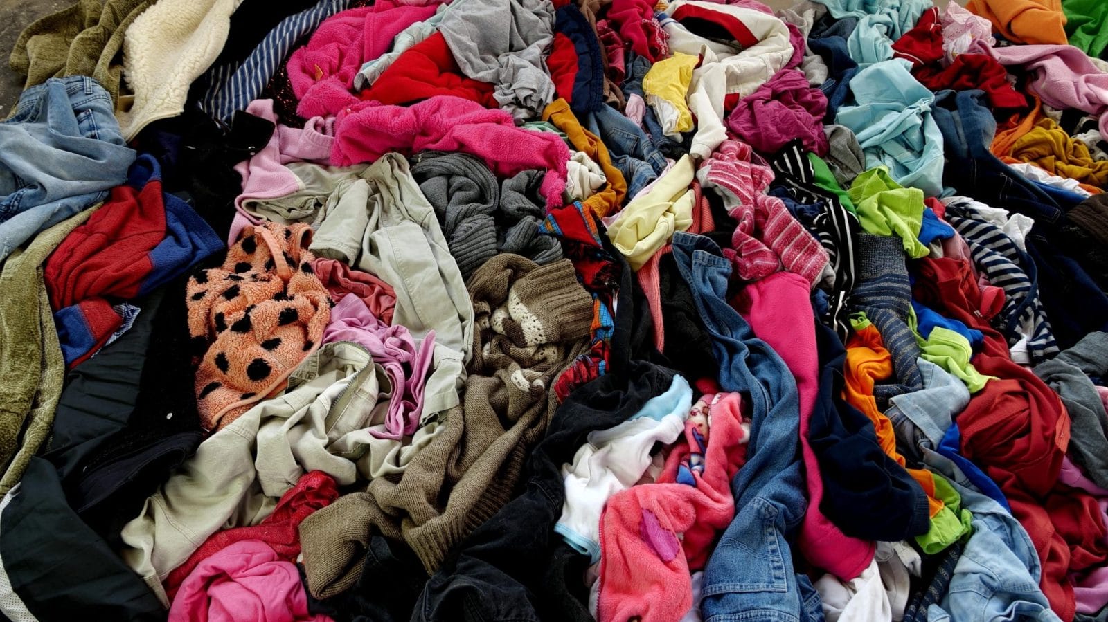France Bans Fast Fashion Ads in Bold New Sustainability Law – One Green ...
